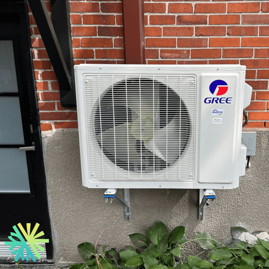 Installation d'une thermopompe murale Gree Crossover à Saint-Lambert ...