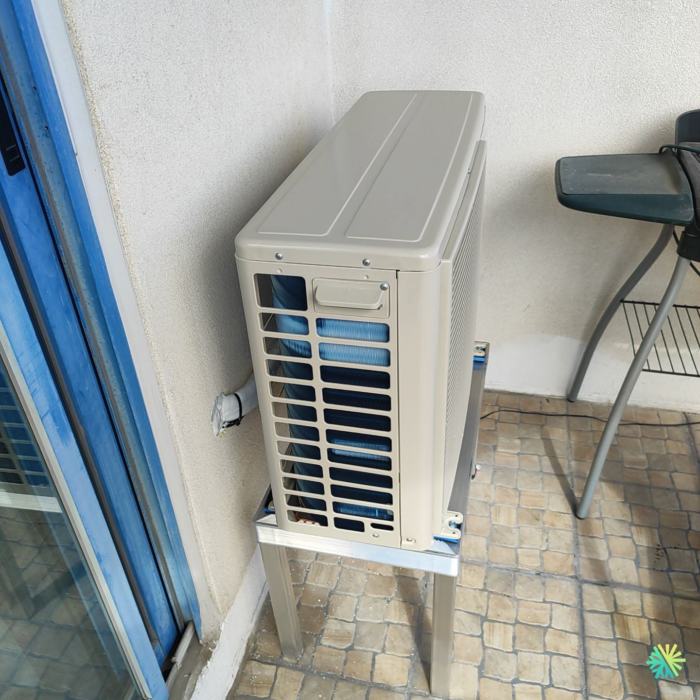 Installation of a Midea wall-mounted heat pump in Mount Royal ...