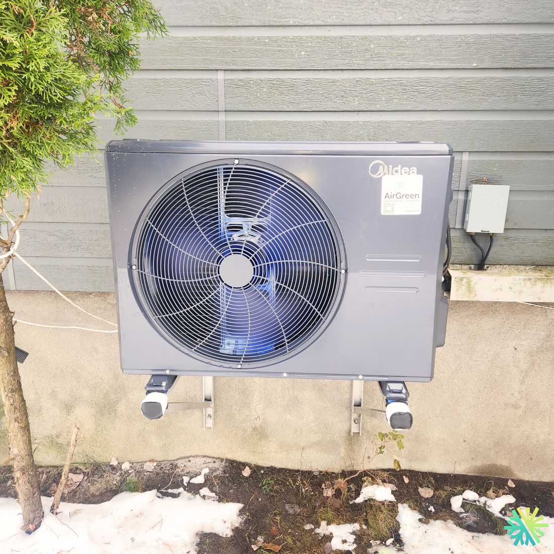 Installation of a Midea wall-mounted heat pump in Sainte-Dorothée (Lav ...