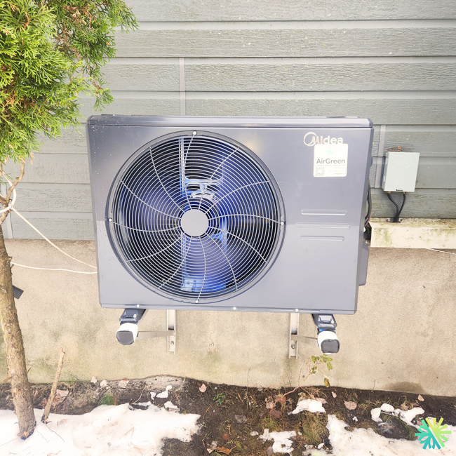 Installation of a Midea wall-mounted heat pump in Sainte-Dorothée (Lav ...