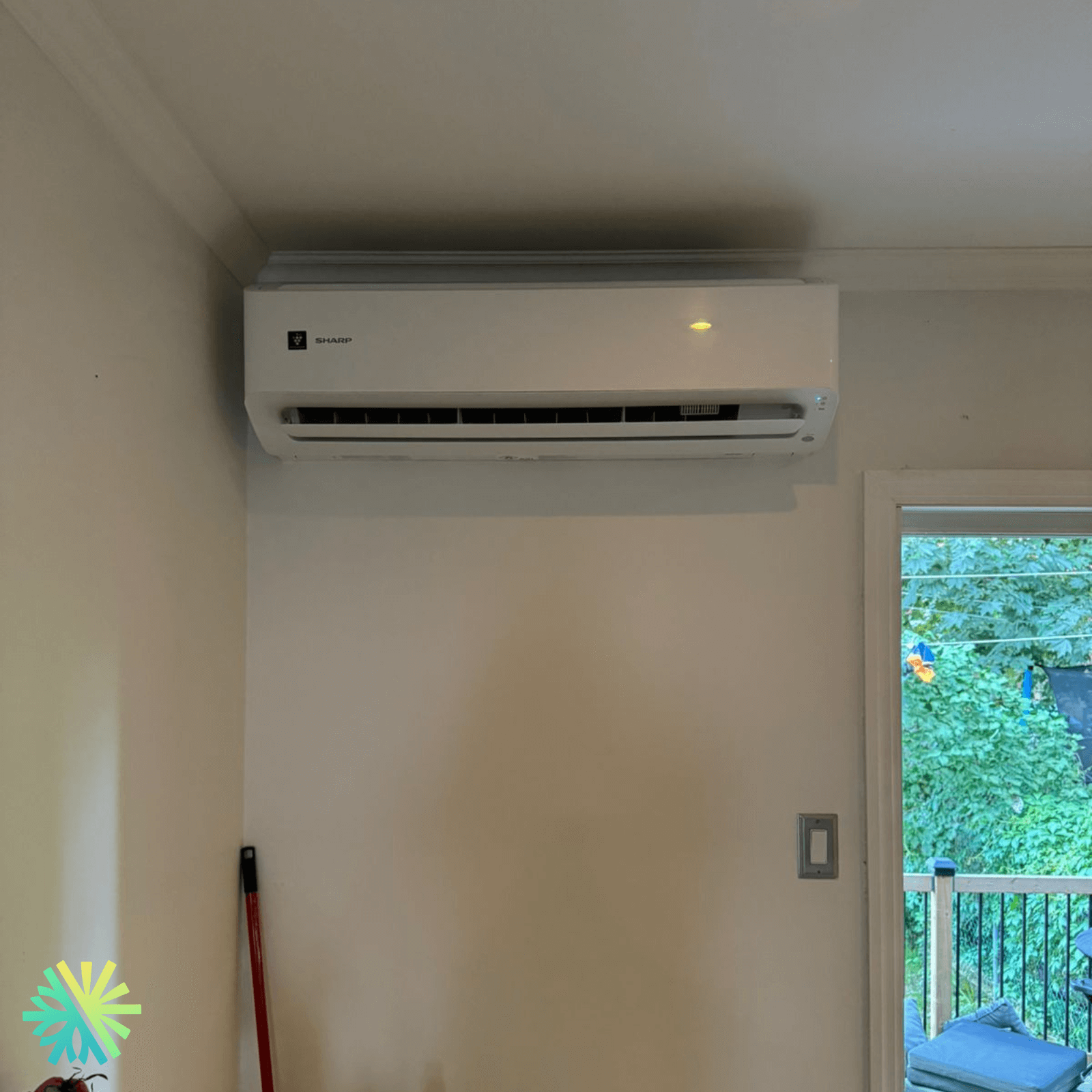 Installation d'une thermopompe murale Sharp ZU1 à Sainte-Catherine ...