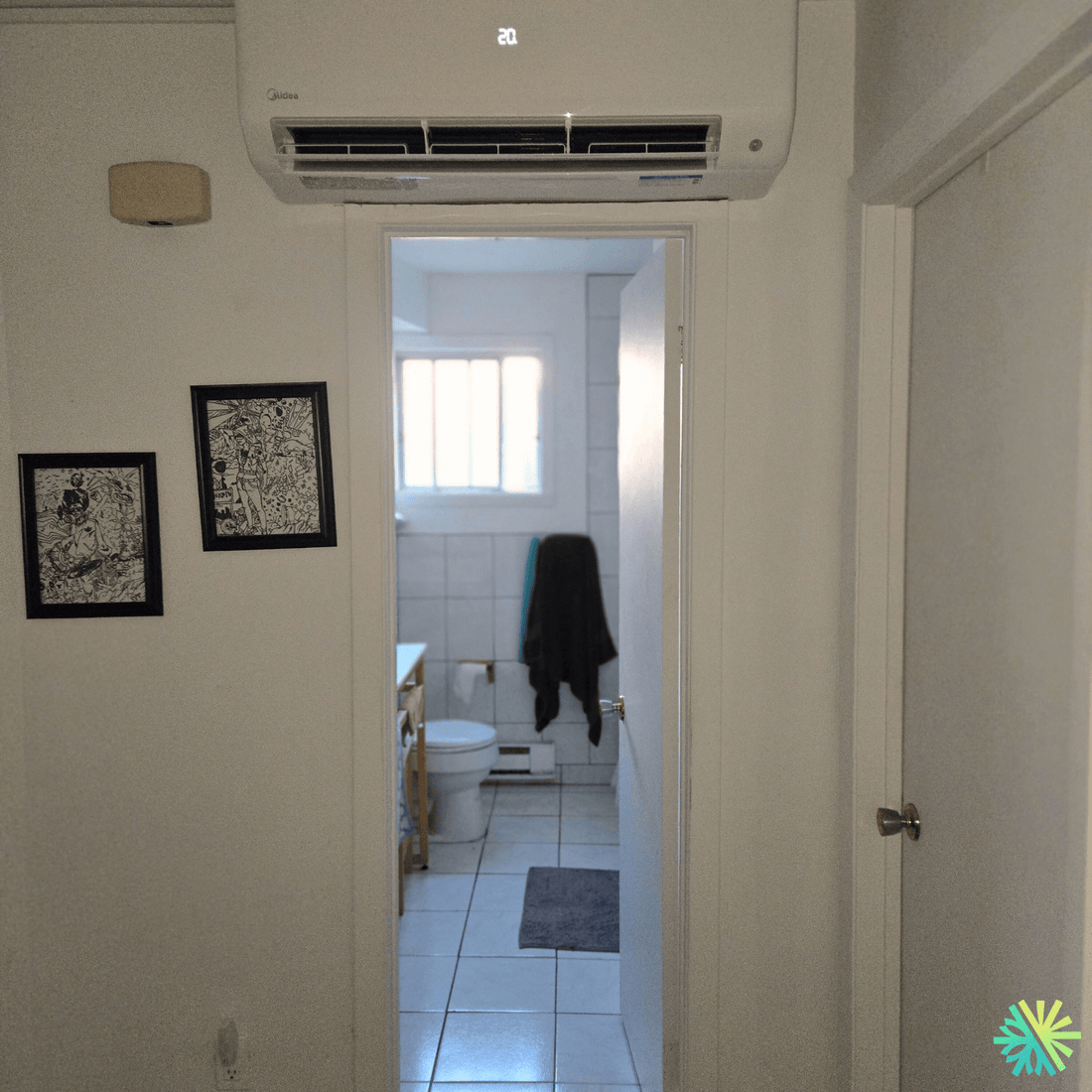 Installation of a Midea wall-mounted heat pump in Verdun, Montreal ...
