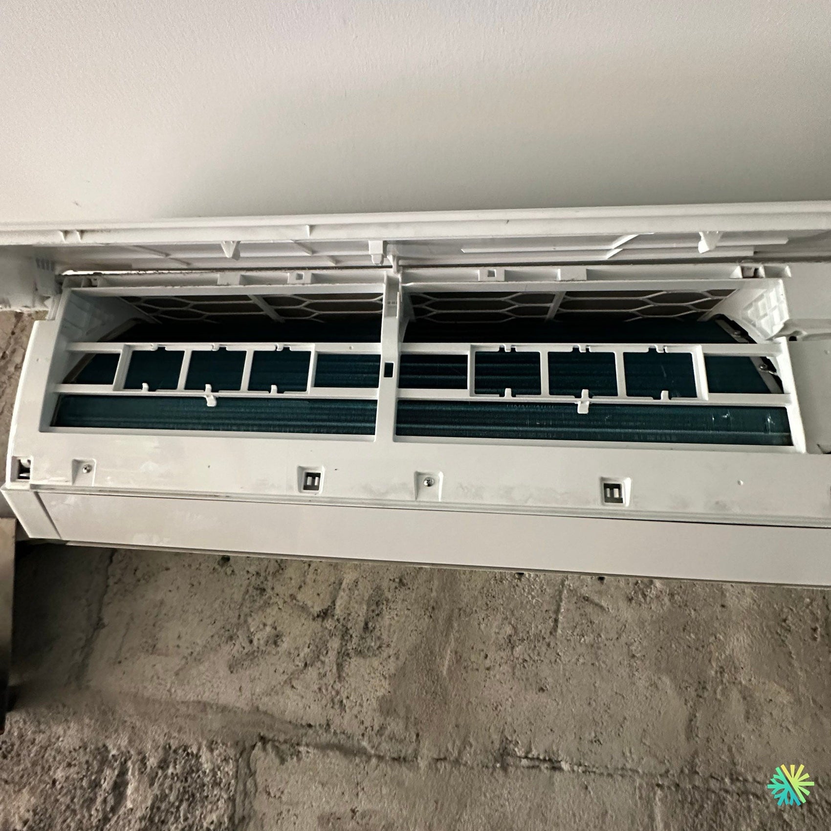 Midea wall-mounted air conditioner repair in Brossard – AirGreen ...