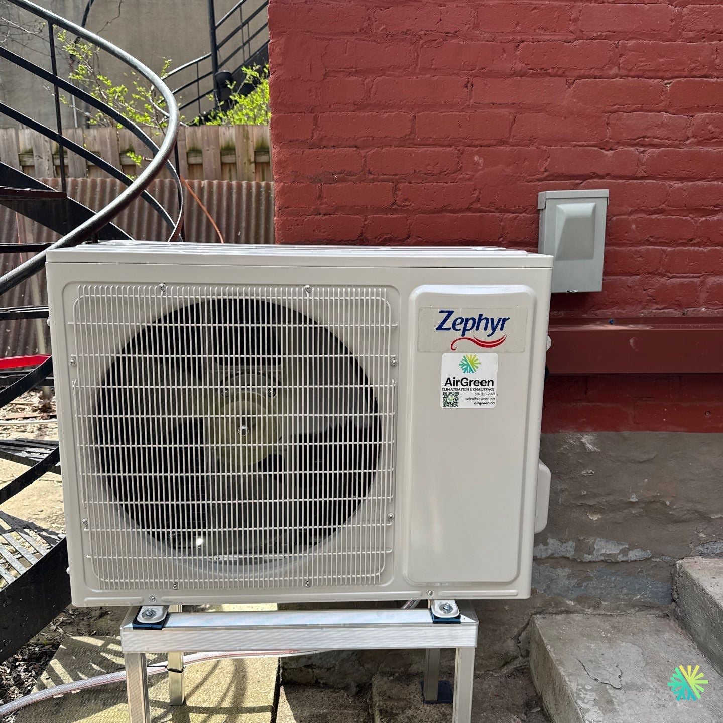 Installation of a Zephyr wall-mounted heat pump in Ville-Marie ...