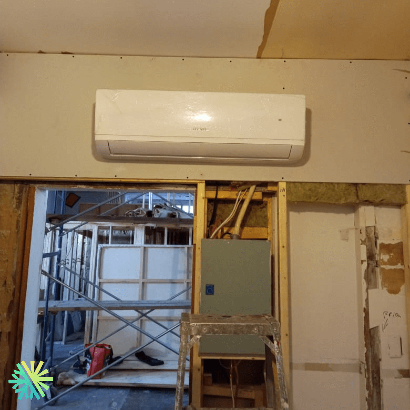 Installation of a Gree Crossover Wall-Mounted Heat Pump in Boisbriand ...