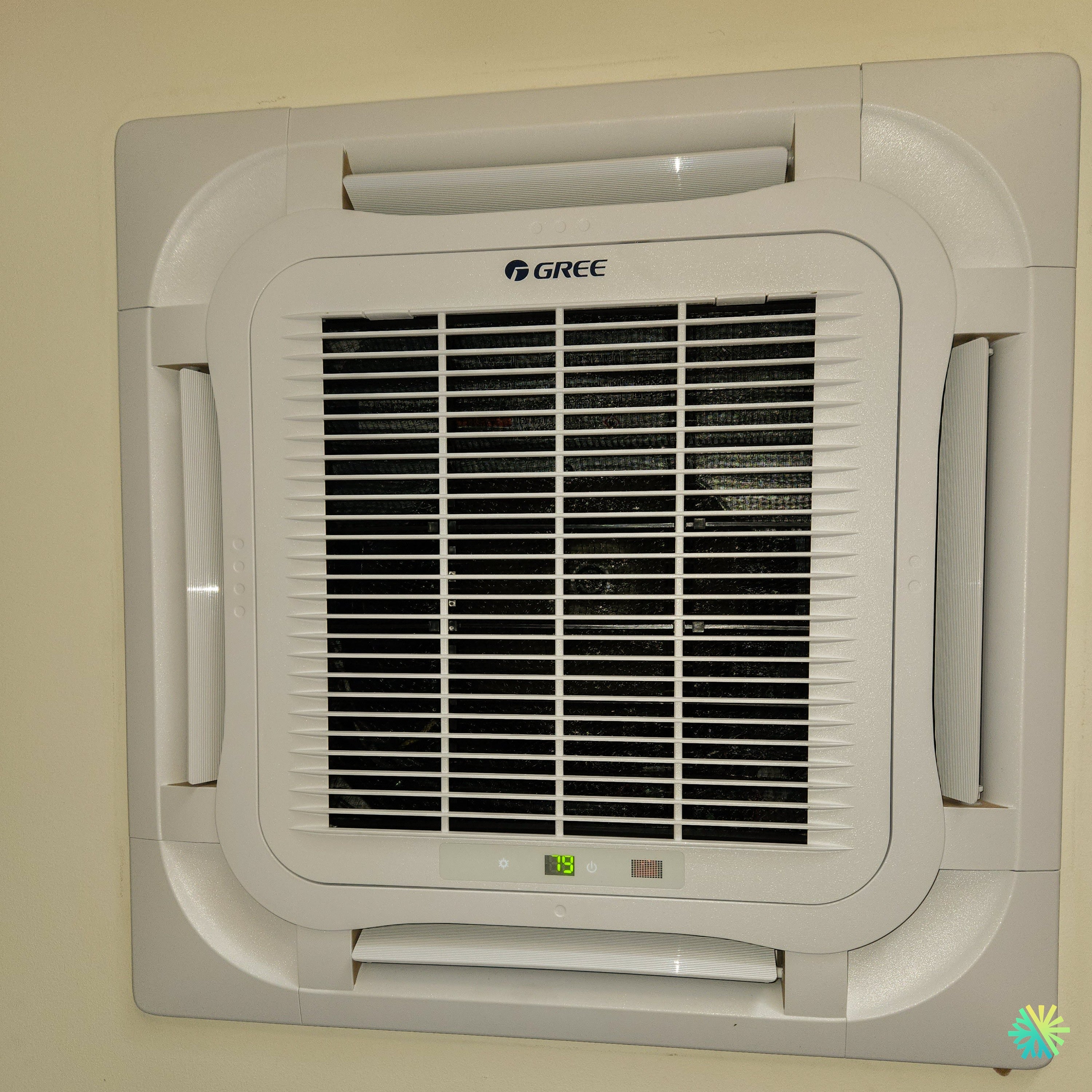 Installation d’une thermopompe GREE à cassette de plafond à Longueuil ...