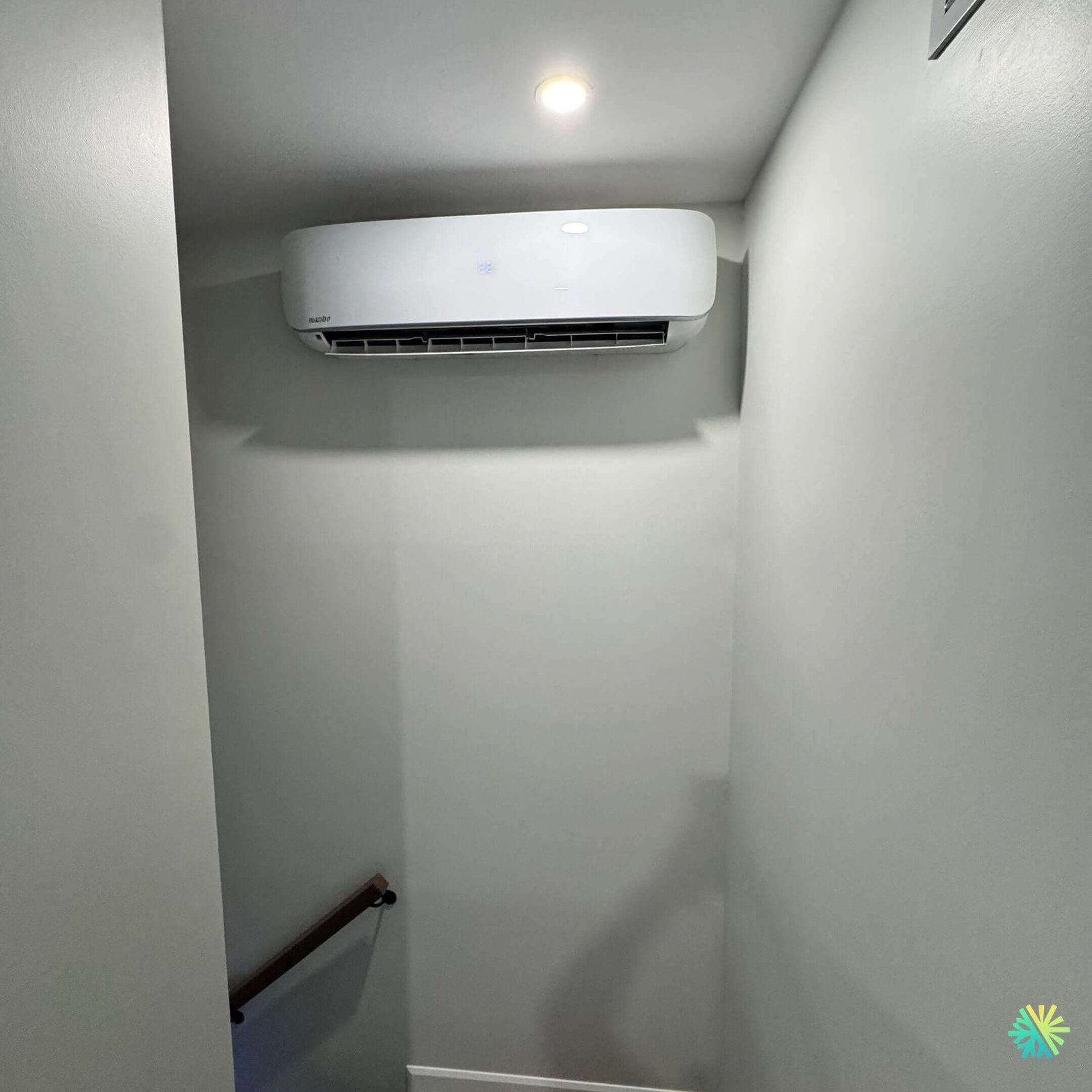 Installation of a Haier wall-mounted heat pump in Laval-des-Rapides ...