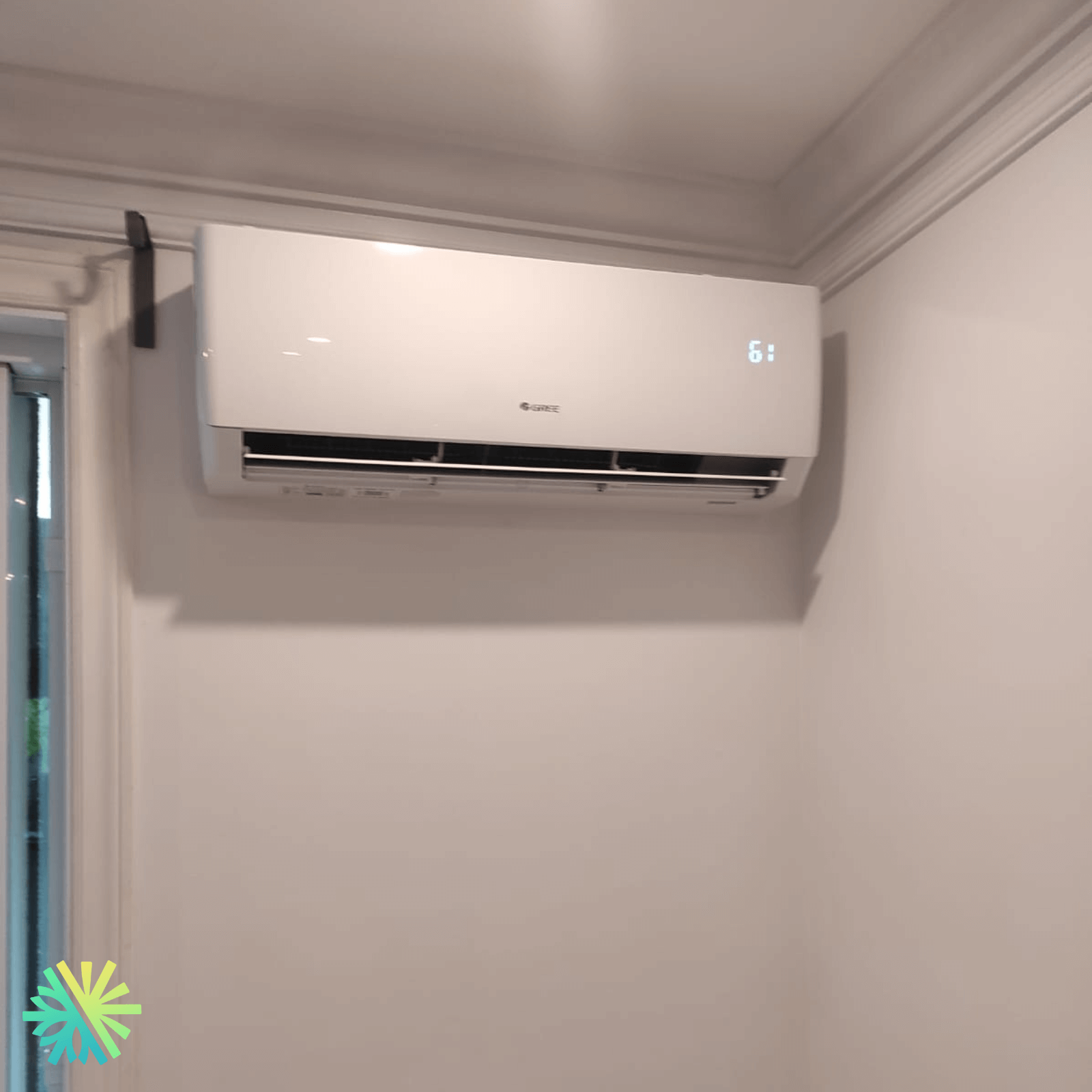 Installation of a Gree Vireo GEN3 Mini Split Heat Pump in Outremont